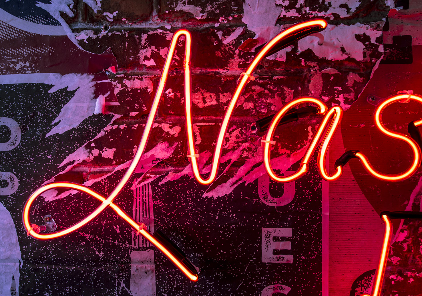 KFC NASHVILLE HOT CAMPAIGN - Kemp London - Bespoke neon signs, prop ...