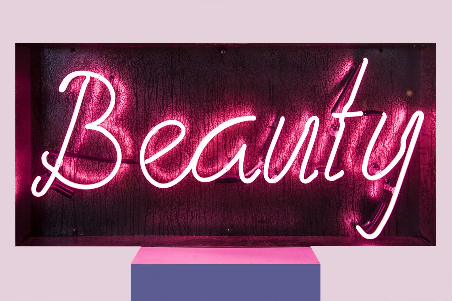 Neon Beauty - Kemp London - Bespoke neon signs and prop hire.
